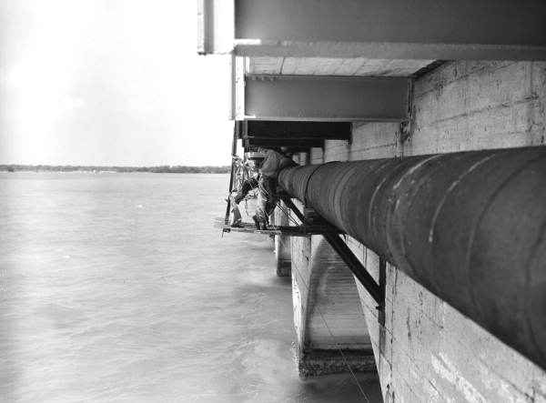 Florida Memory • Men working on Spanish Harbor Bridge - Monroe County ...
