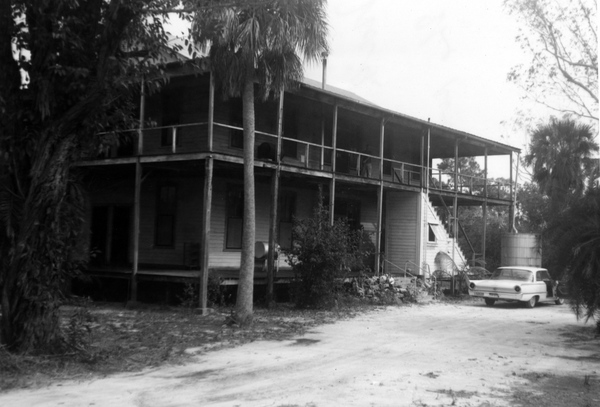 Florida Memory • West side of Koreshan Unity's Planetary Court building ...