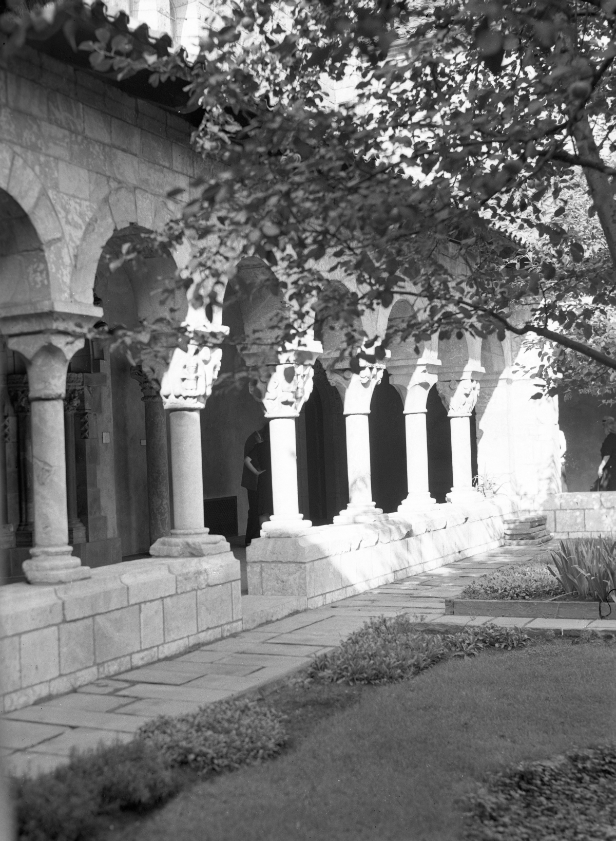 Florida Memory • Close-up view showing columns of covered walkway at ...
