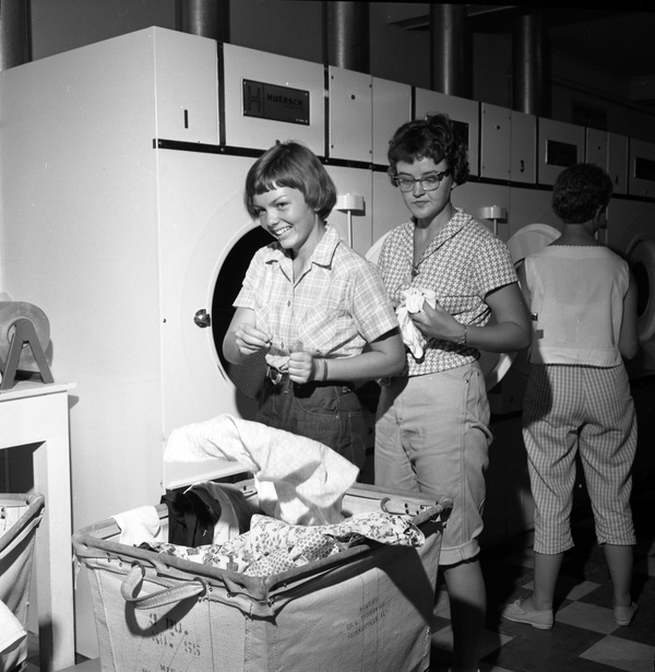 Florida Memory • High school students from Utah at a laundromat in ...