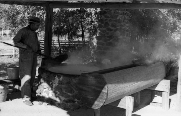 Florida Memory • Farmer boiling cane juice to make syrup in Tallahassee.