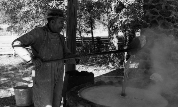 Florida Memory • Farmer boiling cane juice to make syrup in Tallahassee.