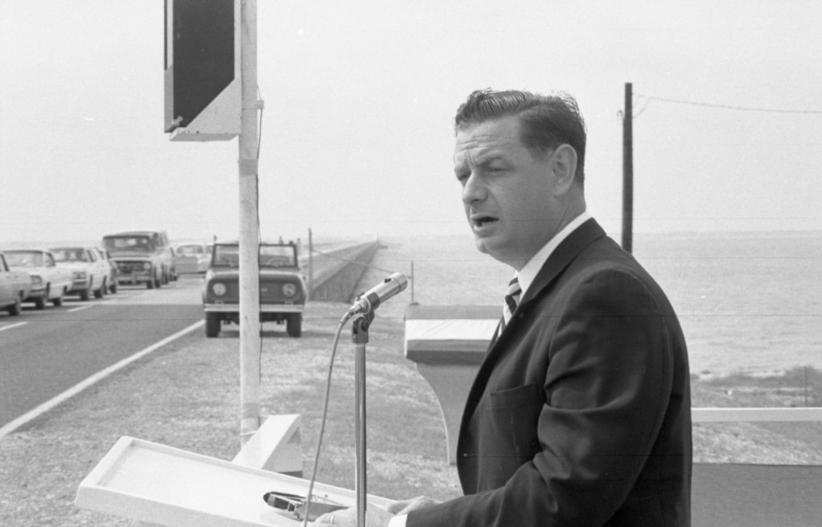 Florida Memory • Congressman Don Fuqua speaking at the dedication ...