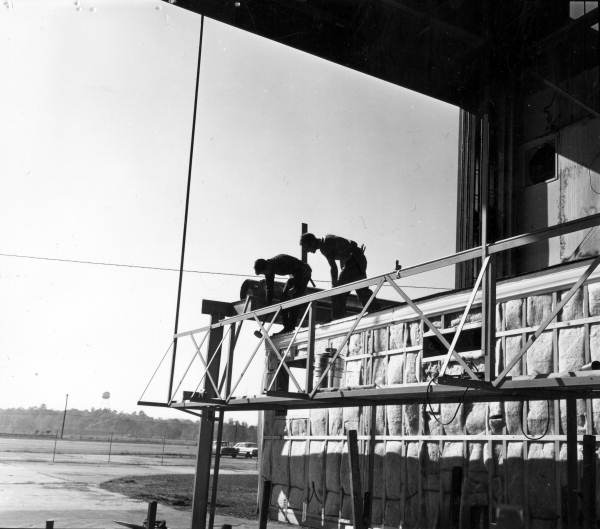 Florida Memory • Mobile home being assembled at the Vindale Corporation ...
