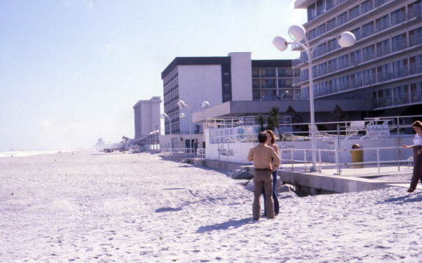 Florida Memory • Neptune Beach scene at the Holiday Inn.