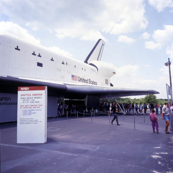 Florida Memory • Tourists lined up to walk through the Space Shuttle ...