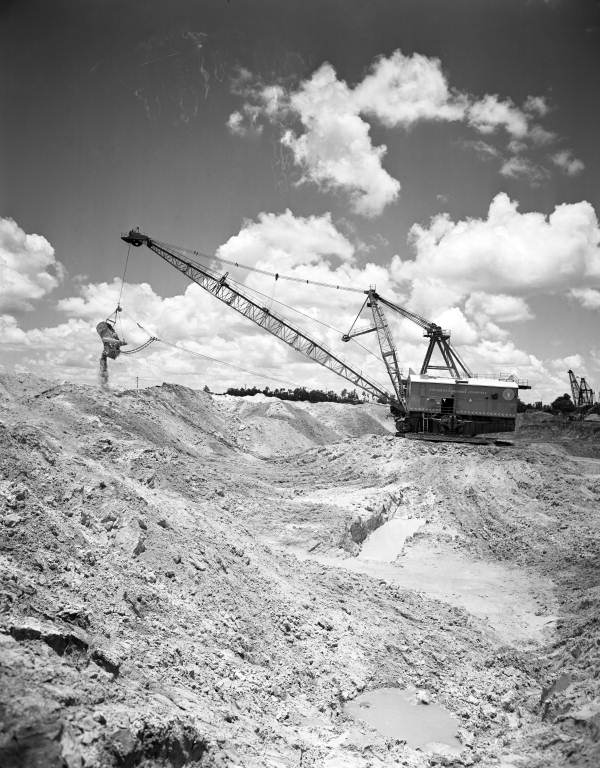 Florida Memory • Dragline at an American Cyanamid Co. phosphate mine.