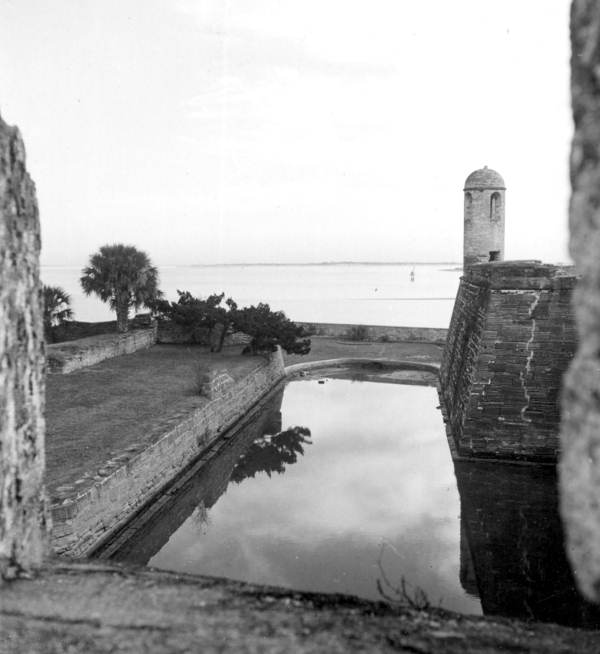 Florida Memory • View of the moat and the walls at Fort Marion - Saint ...