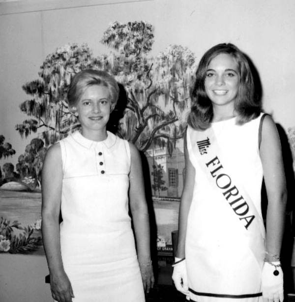Florida Memory • Miss Florida 1968, Linda Fitts, standing next to a woman