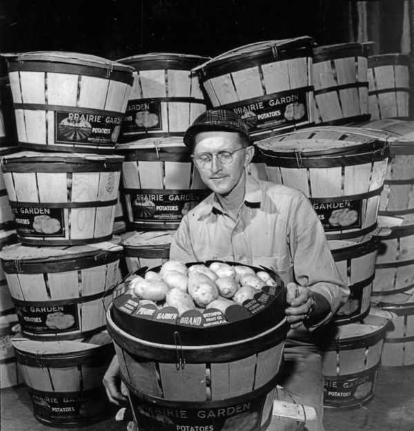 Florida Memory • George W. Leonard with a basket of potatoes - Hastings ...