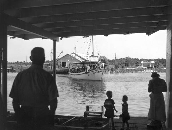 Florida Memory • Sponge diving attraction - Tarpon Springs, Florida