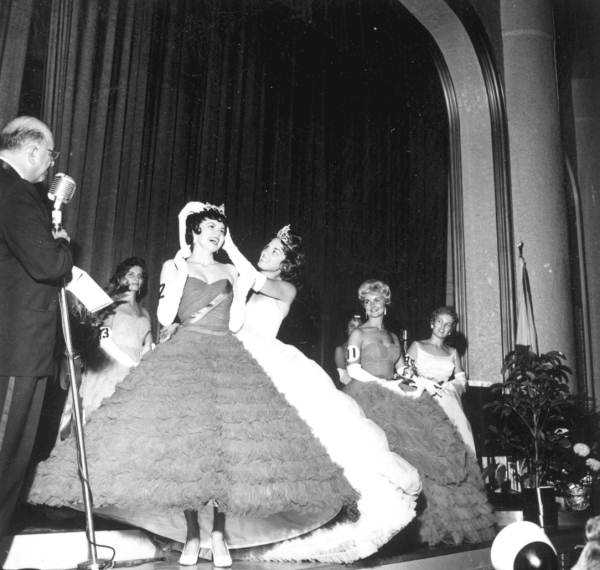 Florida Memory • Beauty contest winner being crowned at the Tri-city ...