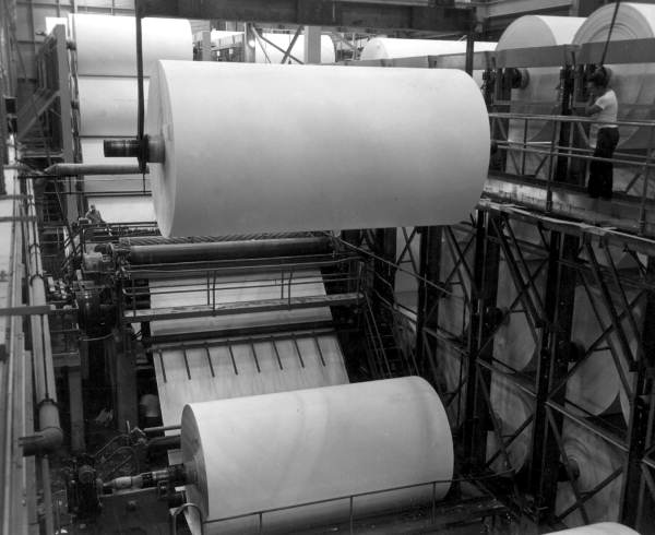Florida Memory • Rolling paper at the Buckeye Cellulose plant - Foley ...