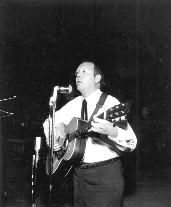 Florida Memory • Will McLean performing during the 1970 Florida Folk ...