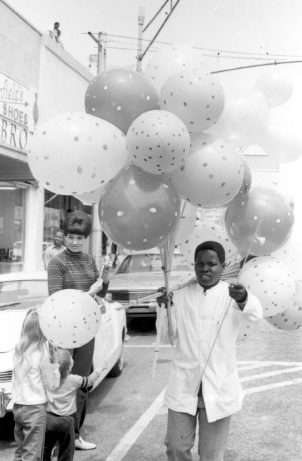 Florida Memory • Young boy selling balloons during Springtime Tallahassee.