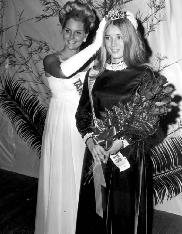 Florida Memory • Woman being crowned as beauty contest winner - Tarpon ...