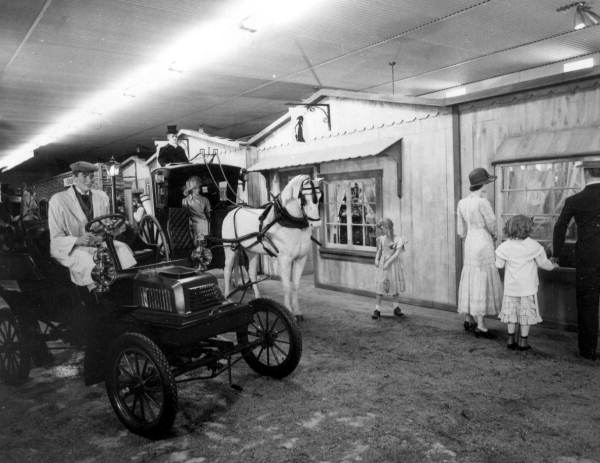 Florida Memory • Displays of objects at the Early American Museum ...