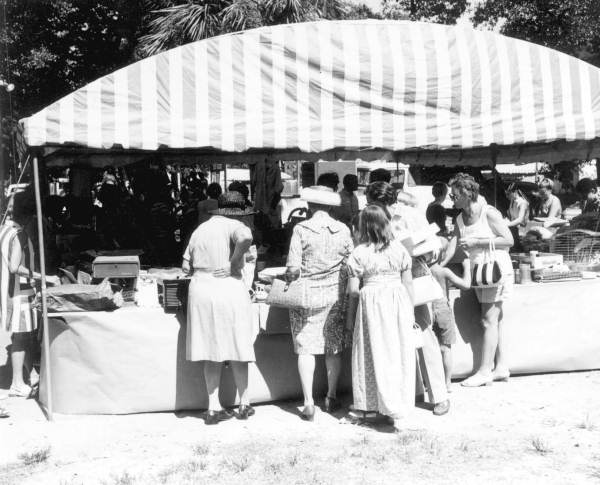 Florida Memory • Evening in Old Seville Square Festival - Pensacola ...
