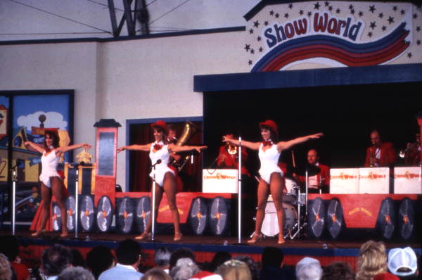 Florida Memory • Sideshow performance at the Circus World theme park in ...
