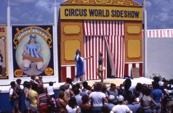 Florida Memory • Crowd watching the Circus World theme park sideshow ...