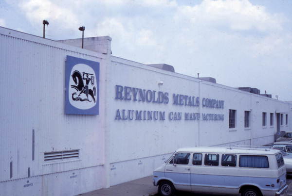 Florida Memory • View of the Reynolds Metals Company aluminum can ...