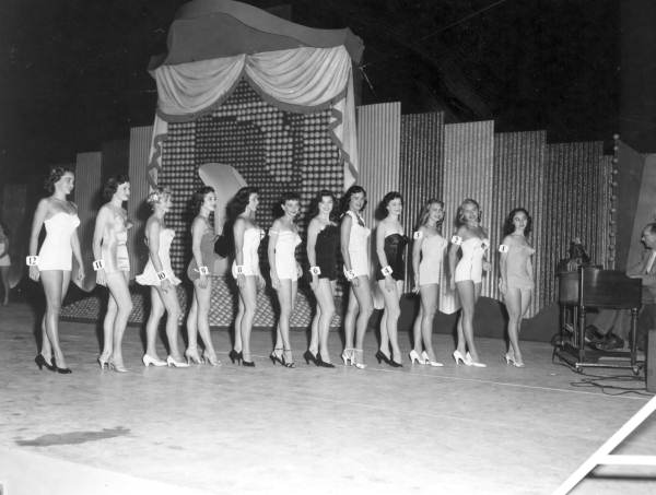 Florida Memory • Beauty queen contestants at the Florida Citrus ...