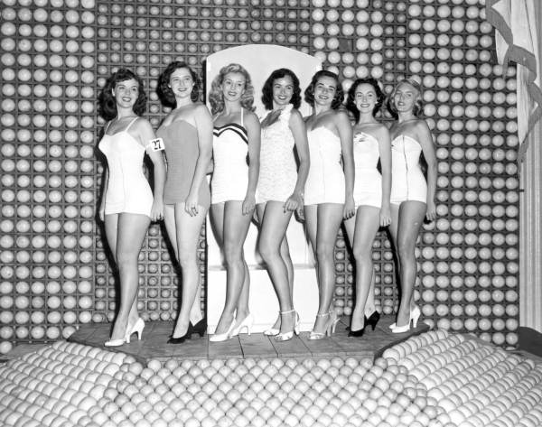 Florida Memory • Beauty contest finalists at the Florida Citrus ...