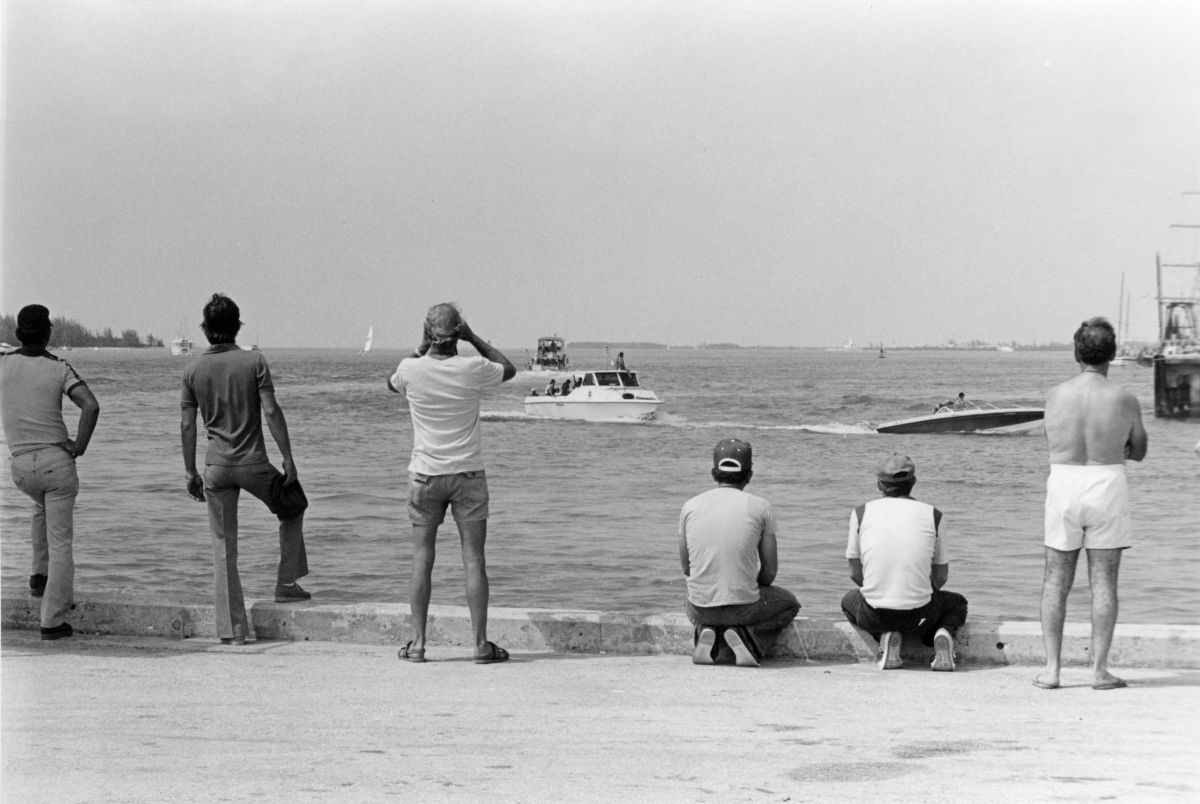 Florida Memory • Cuban Americans scan arriving boats for friends and ...