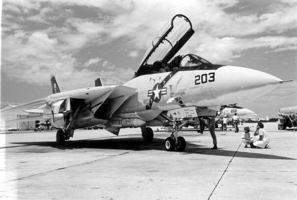 Florida Memory • F-14 Tomcat fighter aircraft used for "The Final ...