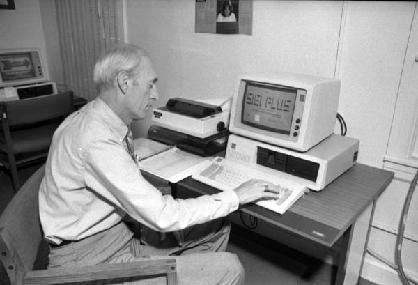 Florida Memory • Man and a computer in FSU's Career Counseling ...