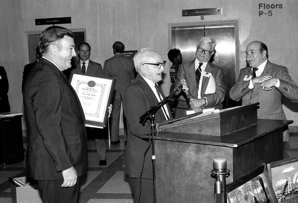 Florida Memory • Frog Smith accepting the 1985 Folk Heritage Award ...