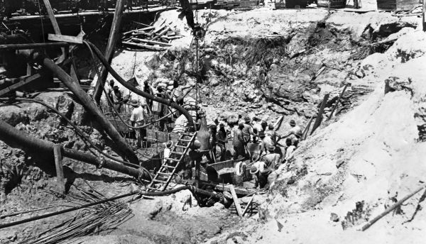 Florida Memory • Construction of Pinellas County Power Company plant ...