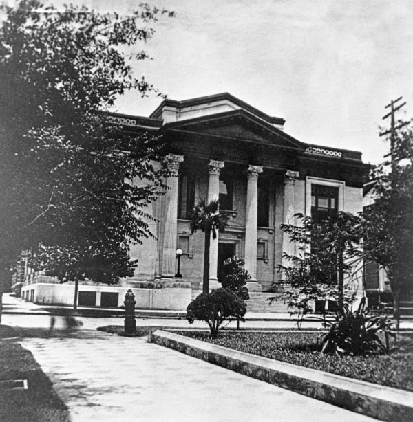 Florida Memory • Public library exterior.