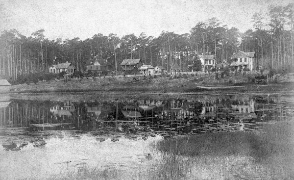 Florida Memory • Lakefront houses - Lake Helen, Florida.