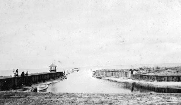 Florida Memory • Boat basin - St. Cloud, Florida.