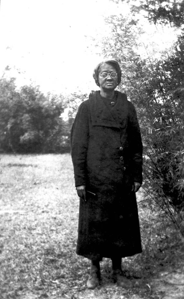 Florida Memory • Mary Lyons - washer woman for the Avant family.