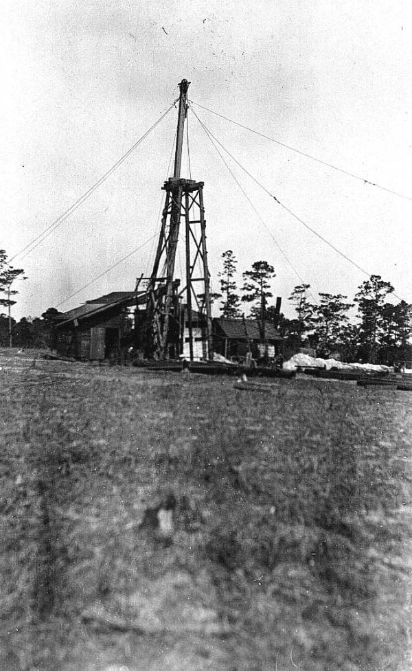 Florida Memory • Well drilling outfit of Calhoun Gas and Oil Company ...