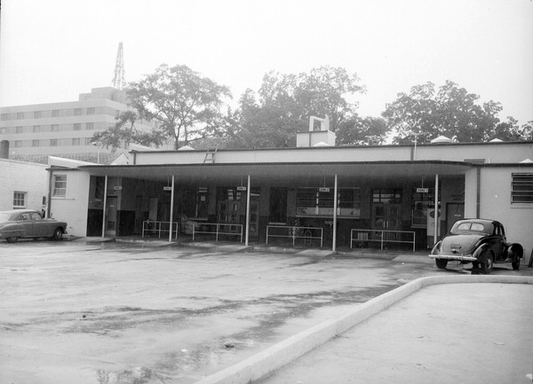 Florida Memory • The passenger loading area at the Trailways Bus Center