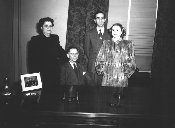 Florida Memory • Thomas Bailey at his desk, with wife, daughter and son ...