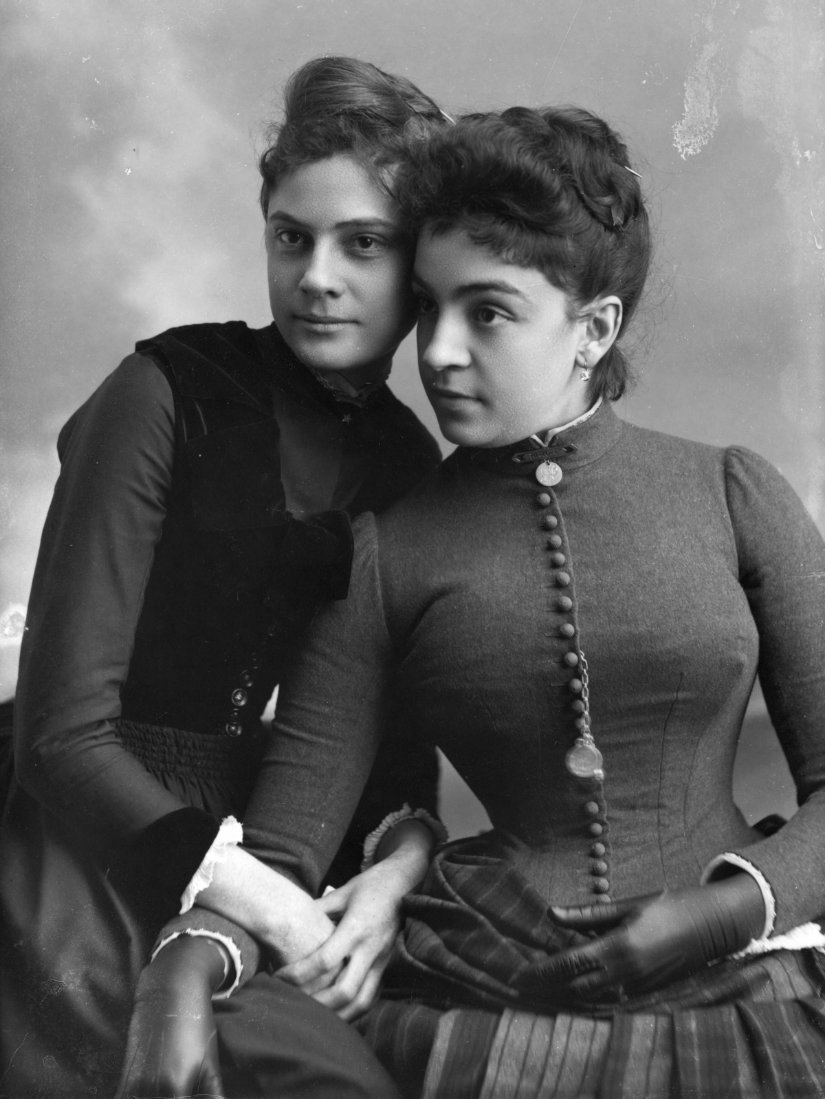 Florida Memory • Sisters? posing together.