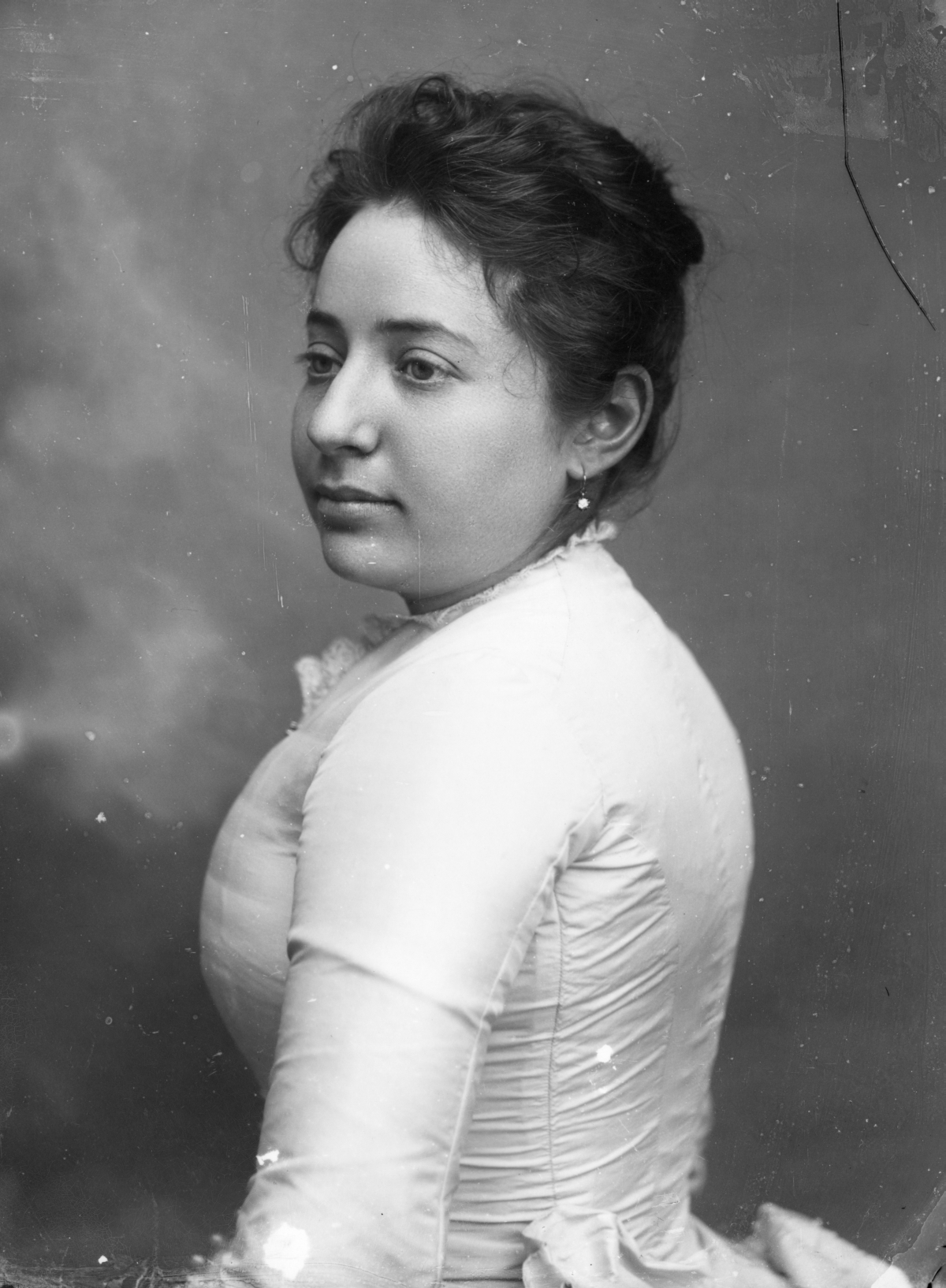 Florida Memory • Lady in light colored dress and lace collar.