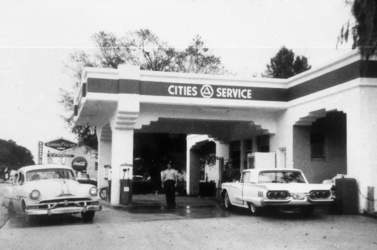 Florida Memory • Larry Roffe at his Cities Service gas station ...