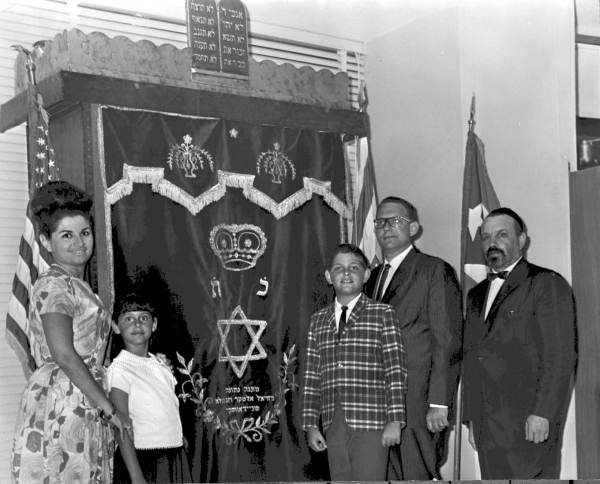 Florida Memory • Dedication of an ark curtain at Cuban Hebrew Congregation.