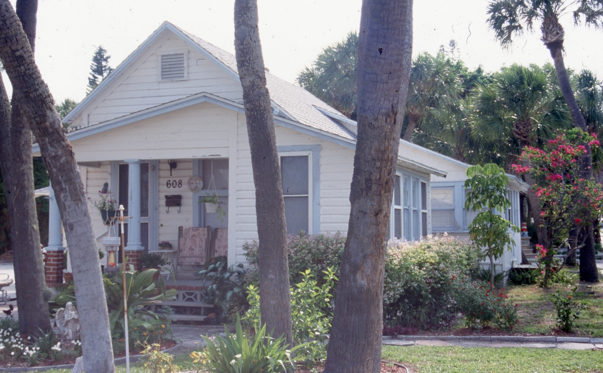 Florida Memory • Photographs of the Pass-a-Grille Historic District.