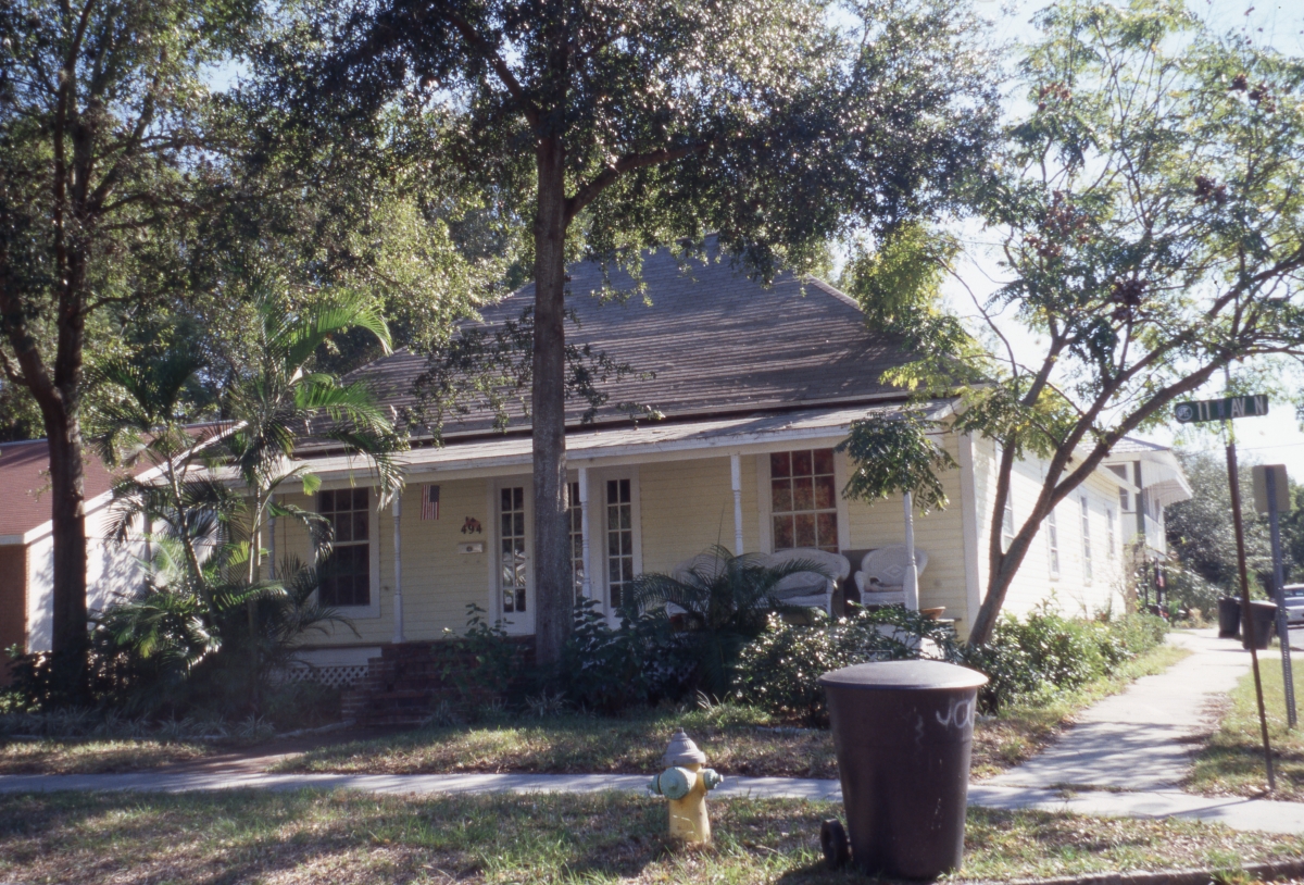 Florida Memory • Frame Vernacular residence in the Round Lake Historic ...