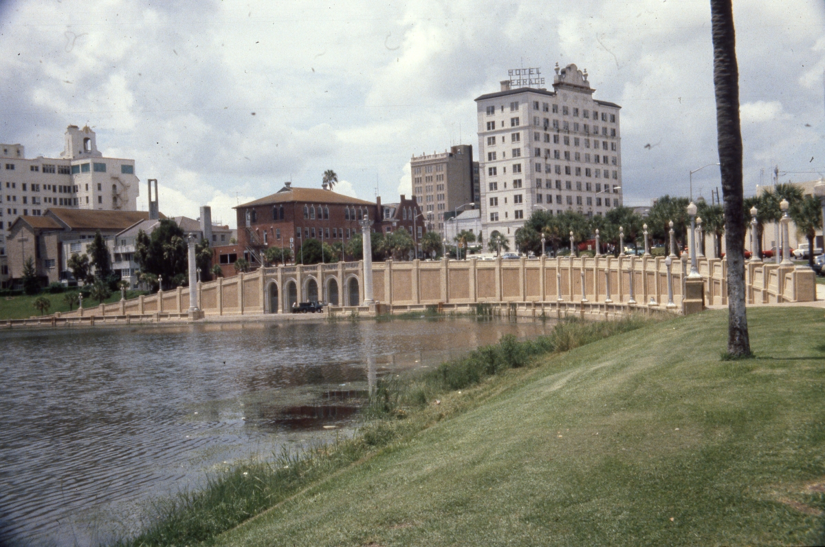 Florida Memory • Photographs of the Lake Mirror Promenade in Lakeland.