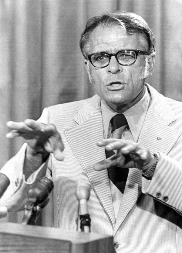 Florida Memory • Tom Adams tells reporters that he is running for Governor.