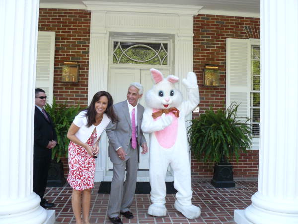 Florida Memory • Governor Charlie Crist, his wife Carole and the Easter ...