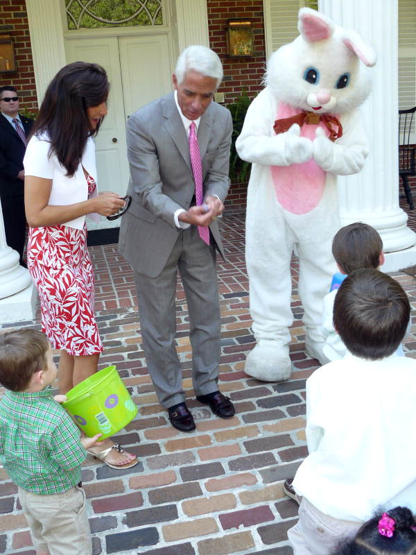 Florida Memory • Governor Charlie Crist, his wife Carole and the Easter ...