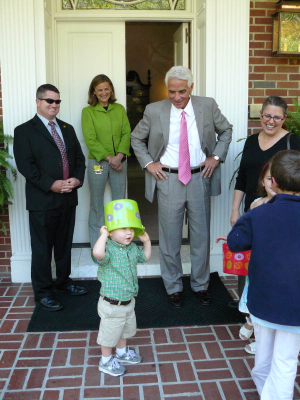 Florida Memory • Governor Charlie Crist greeting children at the ...